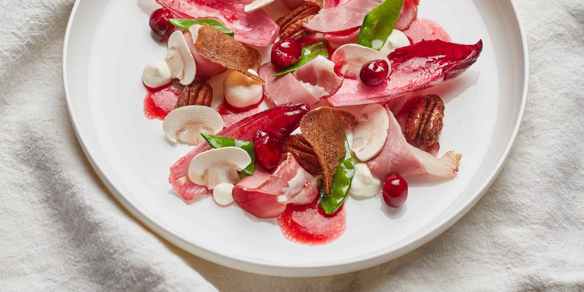 Roter Chicorée-Salat mit Schafkäse und Entenschinken ★ Rezept